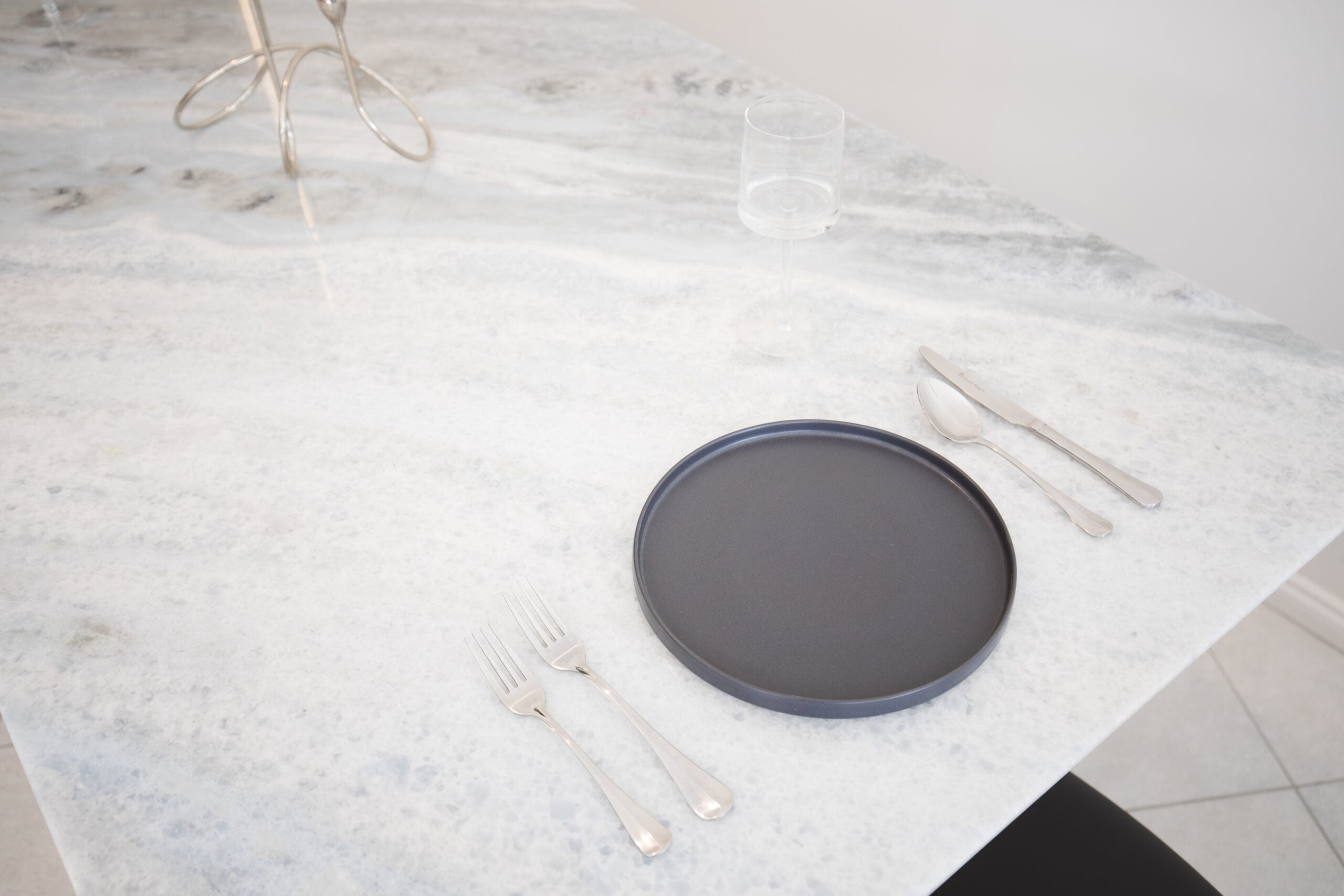 Dining Table – Anka Furniture